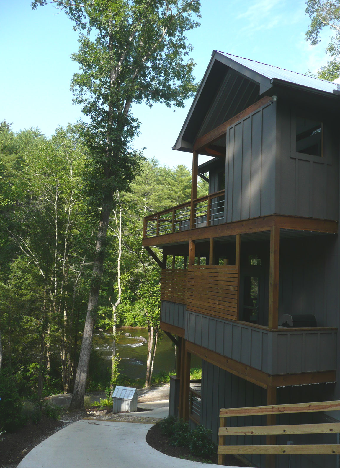 Photos - Exterior and Hot tub
